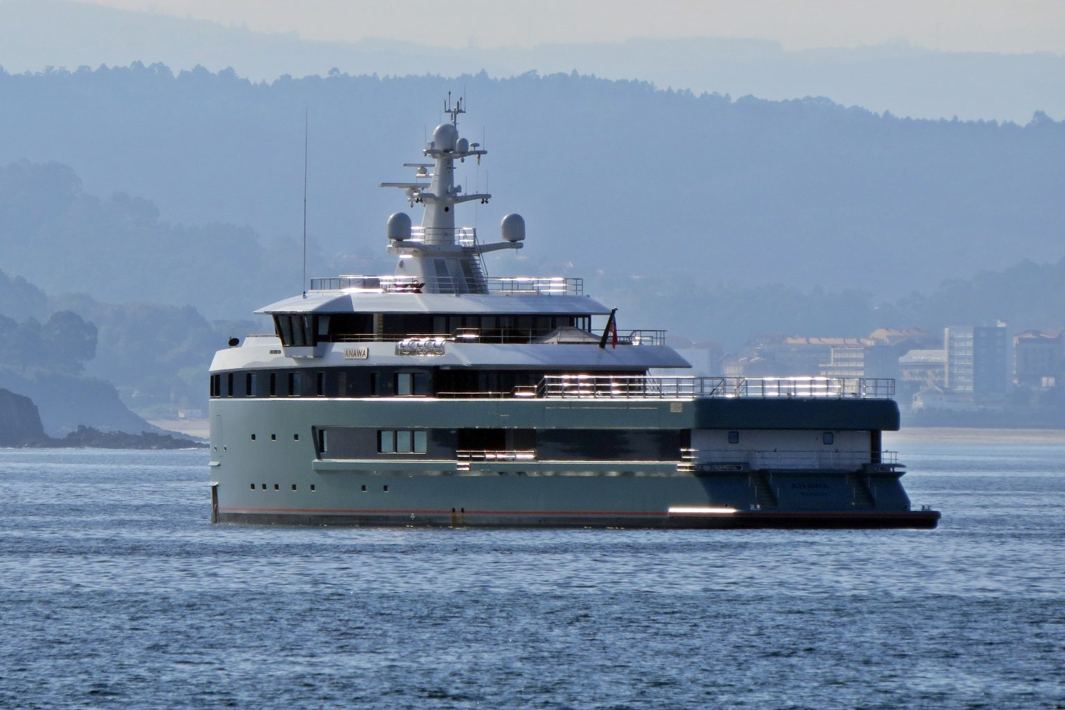 El megayate Anawa en aguas gallegas - Desde Cubierta